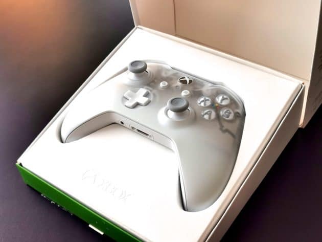 Unboxing : Manette Xbox One Phantom White